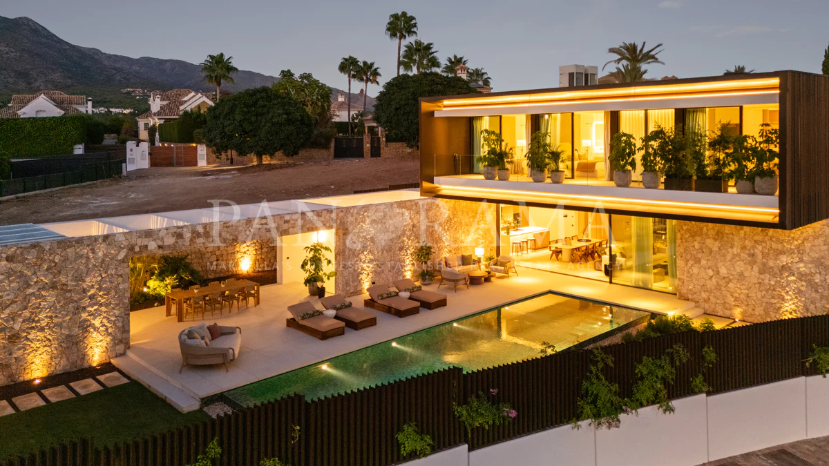 Villa for sale in Marbella Golden Mile, Marbella - €5,995,000 - Panorama
