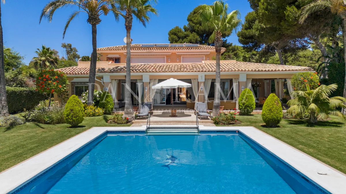 Villa for sale in Benamara, Estepona East - €7,990,000 - Panorama